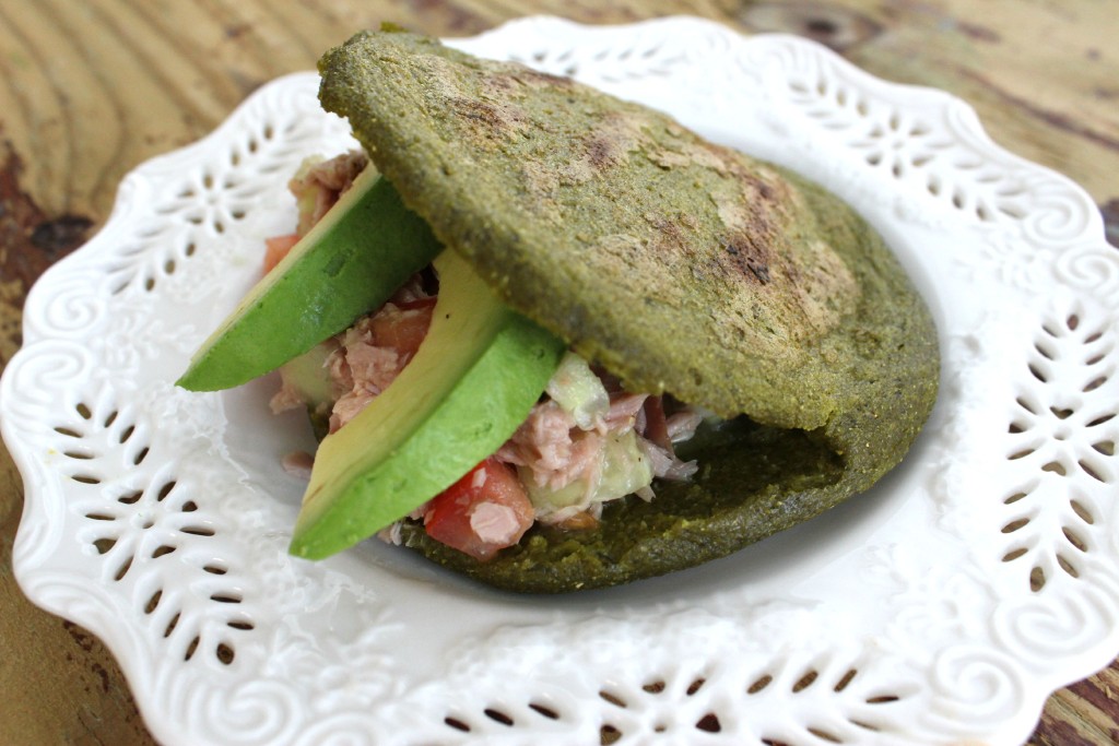 Arepa Fit de Espinaca, Kale (Col Rizada) y Cilantro